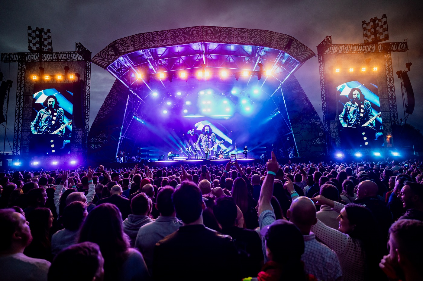 Barry Gibb- Mythology Tour at the O2 | Live Review